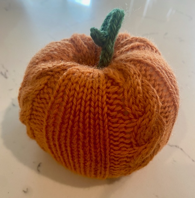 Easy Cable Knit Pumpkin – Free Knitting Pattern – The Knit Guru